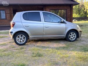 Pelēks Toyota Yaris 2004 Viļņa, ar dzinēja tilpumu 1.40 L un nobraukumu 230 tūkst. km par 1000 €, foto 6 vietnē AUTOMOTO.COM.LV