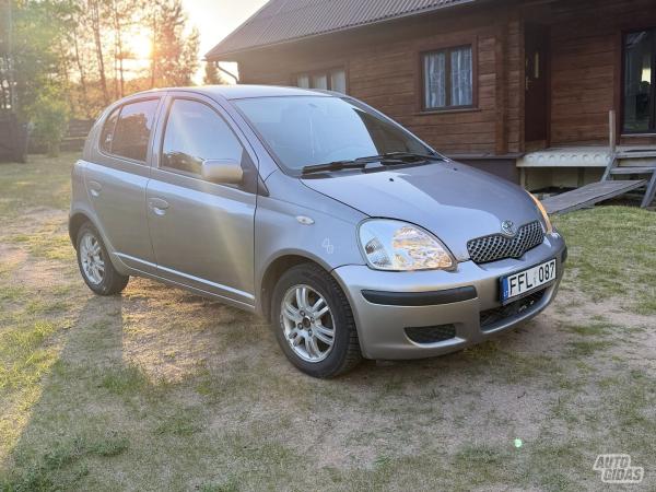 Pelēks Toyota Yaris 2004 Viļņa, ar dzinēja tilpumu 1.40 L un nobraukumu 230 tūkst. km par 1000 €, foto 6 vietnē AUTOMOTO.COM.LV