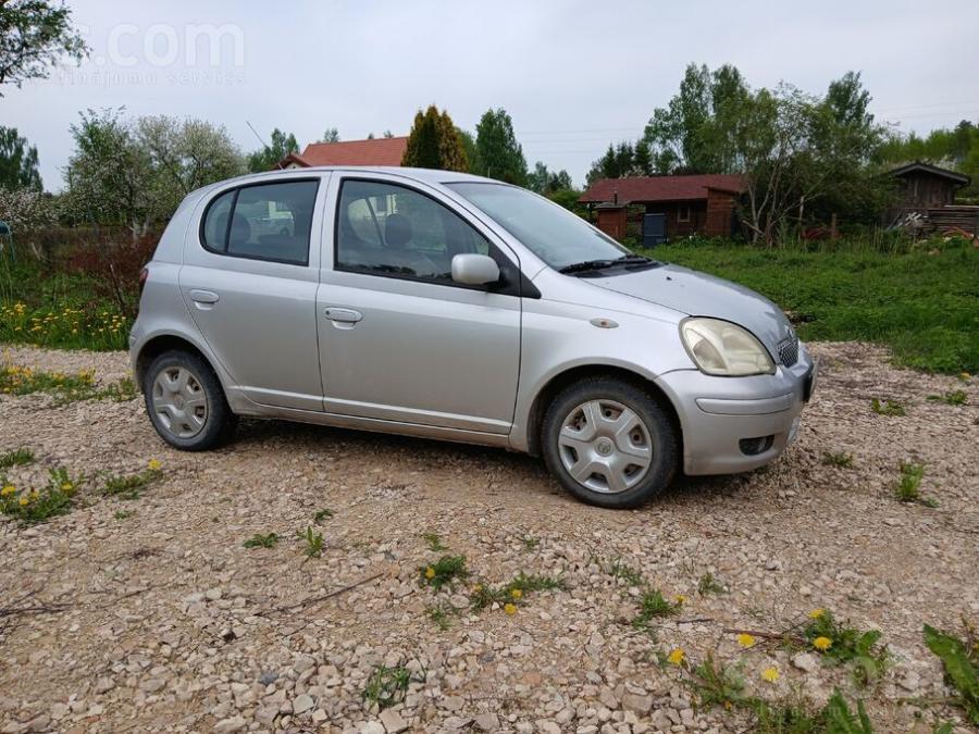 Grey Toyota Yaris 2004 in Riga, with an engine capacity of 1.40 L and mileage of 280 thousand km for 950 €, photo 1 on AUTOMOTO.COM.LV