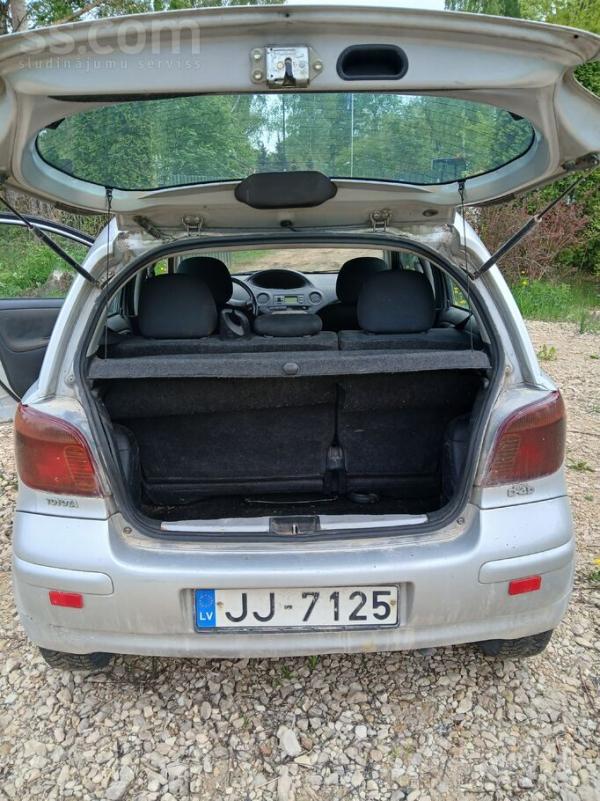 Grey Toyota Yaris 2004 in Riga, with an engine capacity of 1.40 L and mileage of 280 thousand km for 950 €, photo 2 on AUTOMOTO.COM.LV
