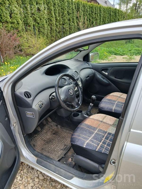 Grey Toyota Yaris 2004 in Riga, with an engine capacity of 1.40 L and mileage of 280 thousand km for 950 €, photo 3 on AUTOMOTO.COM.LV