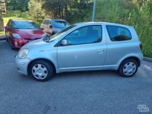 Pelēks Toyota Yaris 2004 Viļņa, ar dzinēja tilpumu 1.00 L un nobraukumu 217 tūkst. km par 850 €, foto 3 vietnē AUTOMOTO.COM.LV