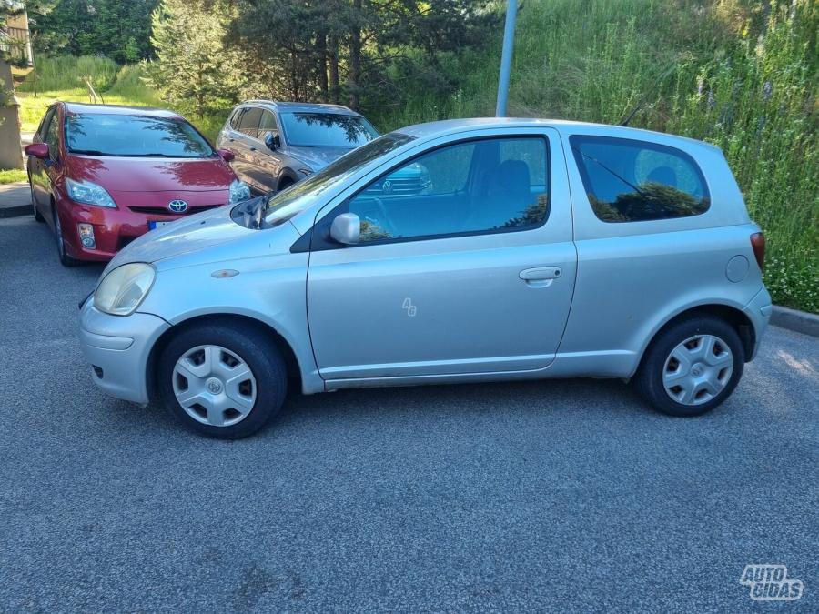 Pelēks Toyota Yaris 2004 Viļņa, ar dzinēja tilpumu 1.00 L un nobraukumu 217 tūkst. km par 850 €, foto 3 vietnē AUTOMOTO.COM.LV