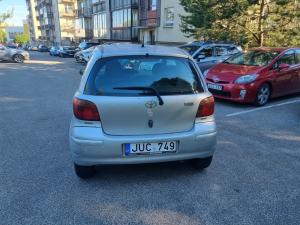 Pelēks Toyota Yaris 2004 Viļņa, ar dzinēja tilpumu 1.00 L un nobraukumu 217 tūkst. km par 850 €, foto 5 vietnē AUTOMOTO.COM.LV