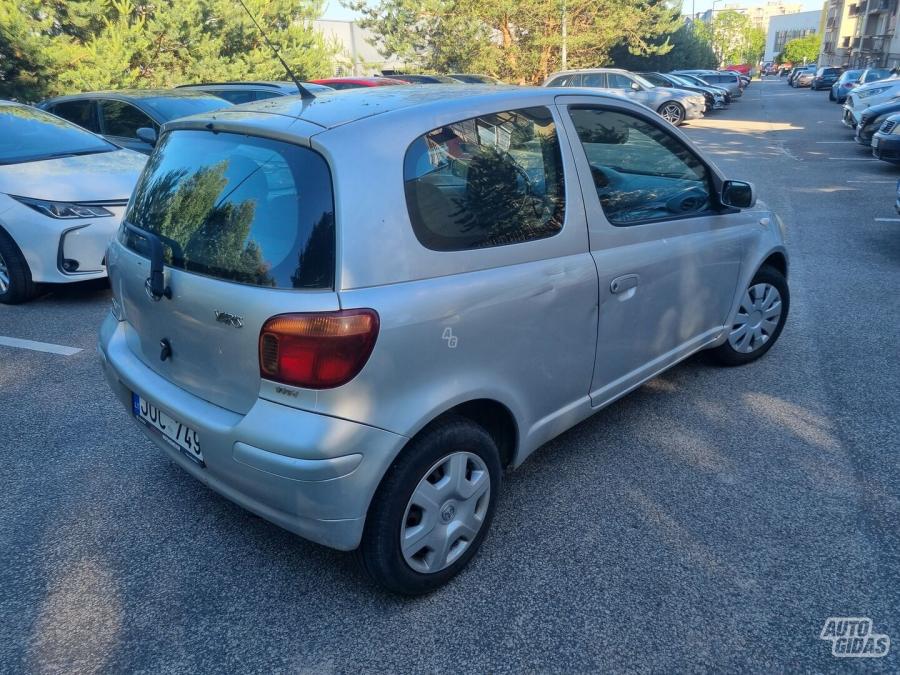 Pelēks Toyota Yaris 2004 Viļņa, ar dzinēja tilpumu 1.00 L un nobraukumu 217 tūkst. km par 850 €, foto 6 vietnē AUTOMOTO.COM.LV