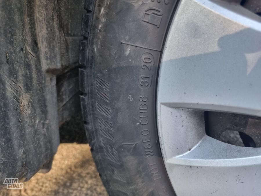 Pelēks Toyota Yaris 2004 Viļņa, ar dzinēja tilpumu 1.00 L un nobraukumu 217 tūkst. km par 850 €, foto 14 vietnē AUTOMOTO.COM.LV