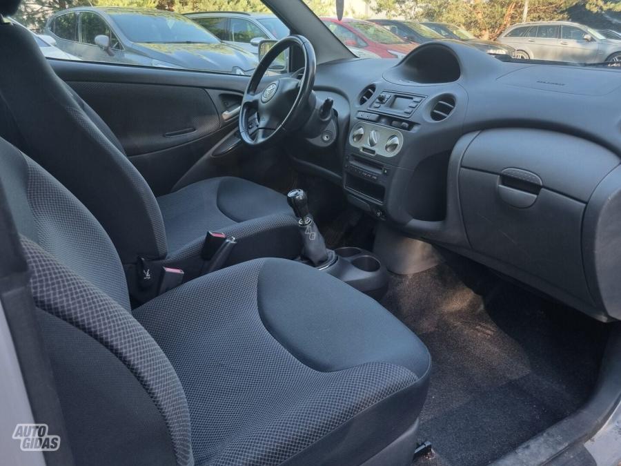Pelēks Toyota Yaris 2004 Viļņa, ar dzinēja tilpumu 1.00 L un nobraukumu 217 tūkst. km par 850 €, foto 15 vietnē AUTOMOTO.COM.LV