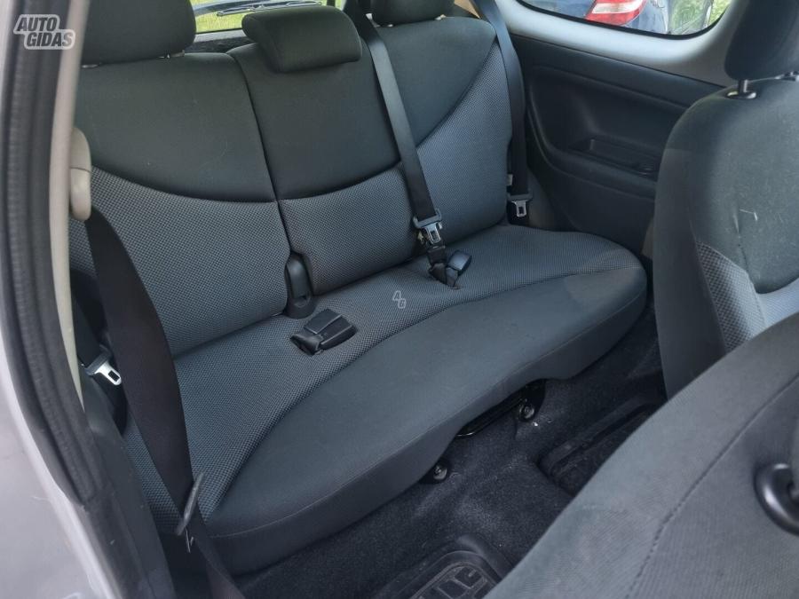 Pelēks Toyota Yaris 2004 Viļņa, ar dzinēja tilpumu 1.00 L un nobraukumu 217 tūkst. km par 850 €, foto 16 vietnē AUTOMOTO.COM.LV