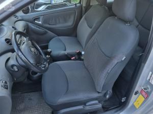 Pelēks Toyota Yaris 2004 Viļņa, ar dzinēja tilpumu 1.00 L un nobraukumu 217 tūkst. km par 850 €, foto 18 vietnē AUTOMOTO.COM.LV