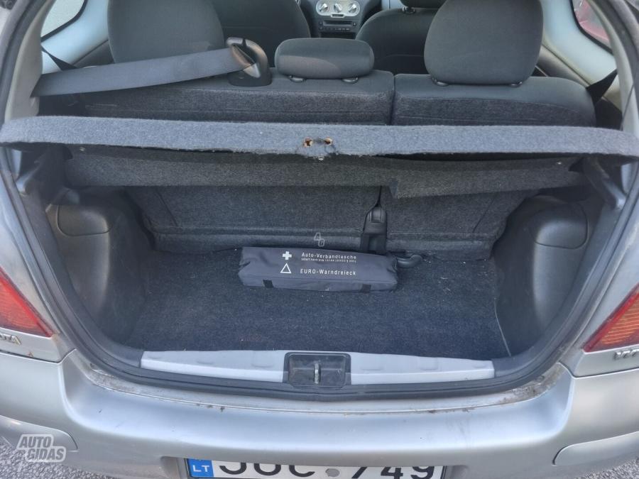 Pelēks Toyota Yaris 2004 Viļņa, ar dzinēja tilpumu 1.00 L un nobraukumu 217 tūkst. km par 850 €, foto 19 vietnē AUTOMOTO.COM.LV