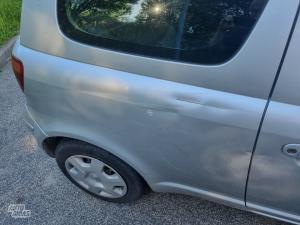 Pelēks Toyota Yaris 2004 Viļņa, ar dzinēja tilpumu 1.00 L un nobraukumu 217 tūkst. km par 850 €, foto 26 vietnē AUTOMOTO.COM.LV