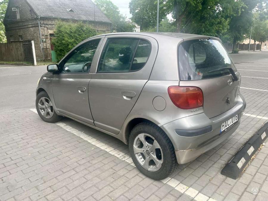 Grey Toyota Yaris 2004 in Vilnius, with an engine capacity of 1.00 L and mileage of 299 thousand km for 1000 €, photo 4 on AUTOMOTO.COM.LV