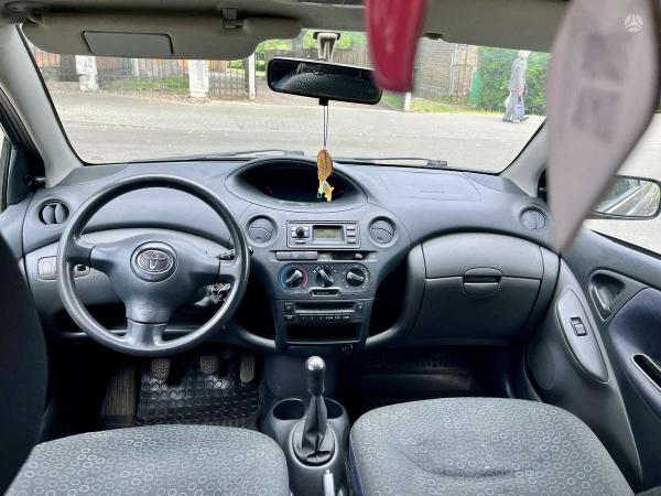 Pelēks Toyota Yaris 2004 Viļņa, ar dzinēja tilpumu 1.00 L un nobraukumu 299 tūkst. km par 1000 €, foto 7 vietnē AUTOMOTO.COM.LV