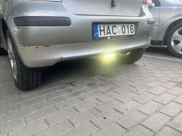 Pelēks Toyota Yaris 2004 Viļņa, ar dzinēja tilpumu 1.00 L un nobraukumu 299 tūkst. km par 1000 €, foto 9 vietnē AUTOMOTO.COM.LV