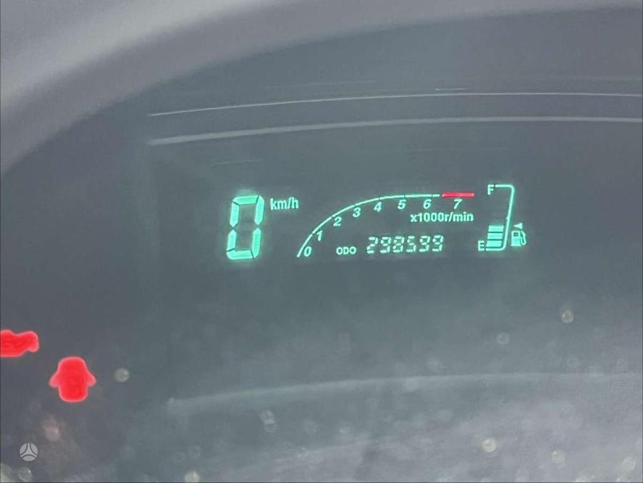Grey Toyota Yaris 2004 in Vilnius, with an engine capacity of 1.00 L and mileage of 299 thousand km for 1000 €, photo 12 on AUTOMOTO.COM.LV