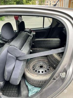 Grey Toyota Yaris 2004 in Vilnius, with an engine capacity of 1.00 L and mileage of 299 thousand km for 1000 €, photo 15 on AUTOMOTO.COM.LV