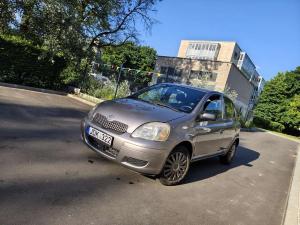 Pelēks Toyota Yaris 2004 Viļņa, ar dzinēja tilpumu 1.36 L un nobraukumu 294 tūkst. km par 1150 €, foto  vietnē AUTOMOTO.COM.LV