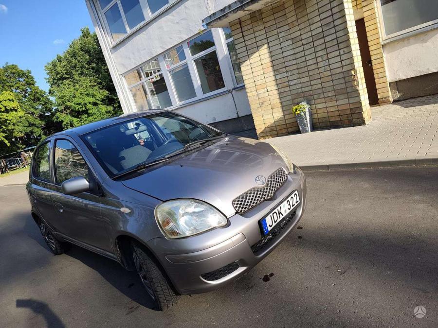 Grey Toyota Yaris 2004 in Vilnius, with an engine capacity of 1.36 L and mileage of 294 thousand km for 1150 €, photo 4 on AUTOMOTO.COM.LV
