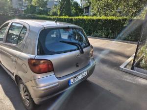 Grey Toyota Yaris 2004 in Vilnius, with an engine capacity of 1.36 L and mileage of 294 thousand km for 1150 €, photo 6 on AUTOMOTO.COM.LV