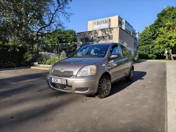 Grey Toyota Yaris 2004 in Vilnius, with an engine capacity of 1.36 L and mileage of 294 thousand km for 1150 €, photo 6 on AUTOMOTO.COM.LV