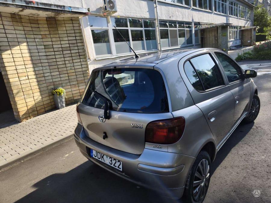 Grey Toyota Yaris 2004 in Vilnius, with an engine capacity of 1.36 L and mileage of 294 thousand km for 1150 €, photo 8 on AUTOMOTO.COM.LV