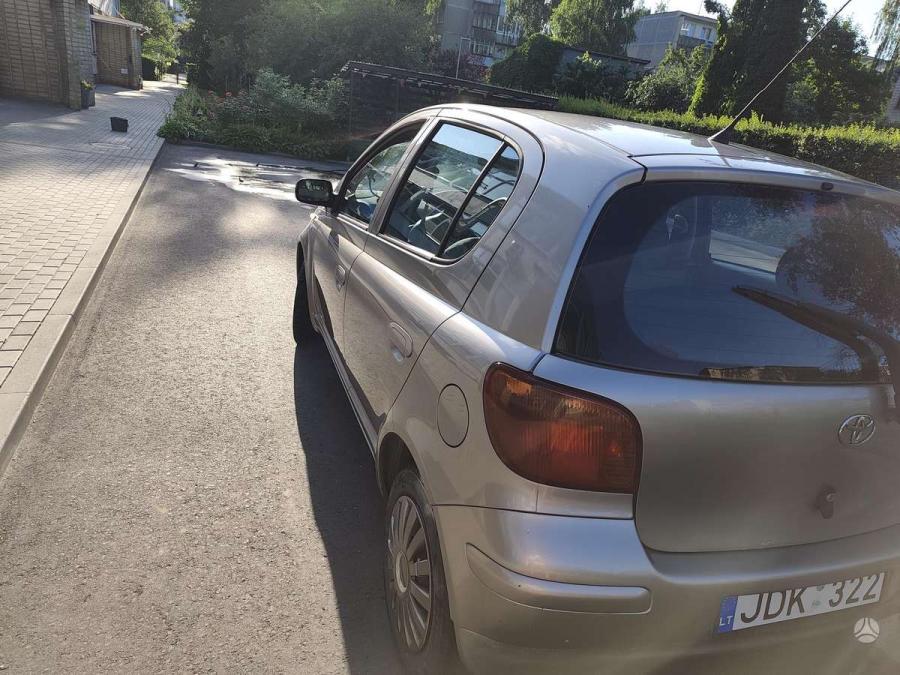 Grey Toyota Yaris 2004 in Vilnius, with an engine capacity of 1.36 L and mileage of 294 thousand km for 1150 €, photo 9 on AUTOMOTO.COM.LV