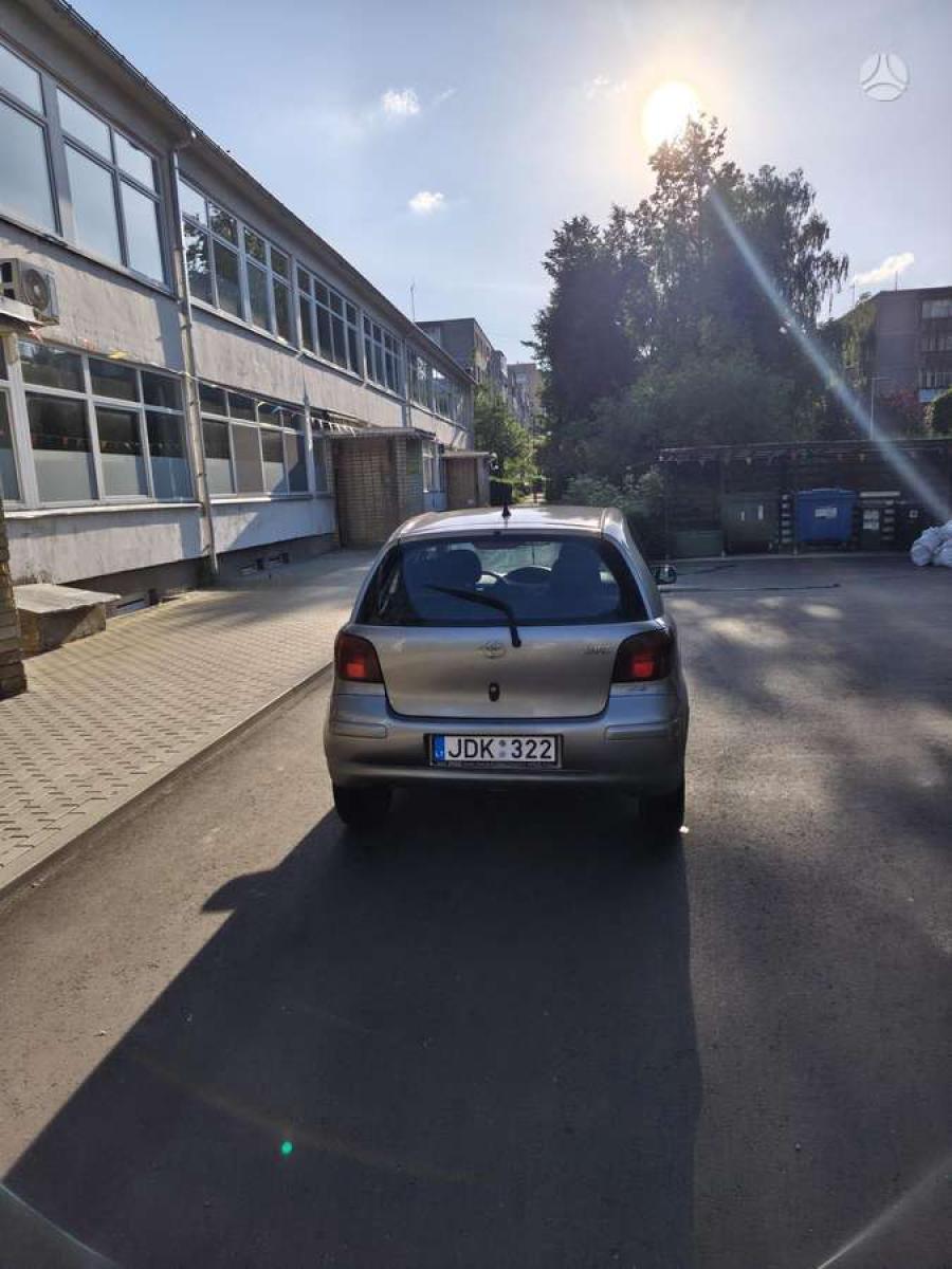 Grey Toyota Yaris 2004 in Vilnius, with an engine capacity of 1.36 L and mileage of 294 thousand km for 1150 €, photo 10 on AUTOMOTO.COM.LV