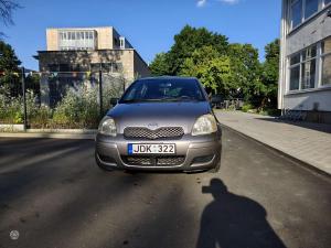Grey Toyota Yaris 2004 in Vilnius, with an engine capacity of 1.36 L and mileage of 294 thousand km for 1150 €, photo 13 on AUTOMOTO.COM.LV