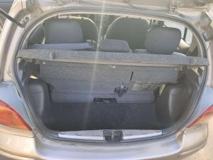 Grey Toyota Yaris 2004 in Vilnius, with an engine capacity of 1.36 L and mileage of 294 thousand km for 1150 €, photo 17 on AUTOMOTO.COM.LV