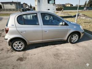 Grey Toyota Yaris 2004 in Kaunas, with an engine capacity of 1.40 L and mileage of 277 thousand km for 550 €, photo  on AUTOMOTO.COM.LV