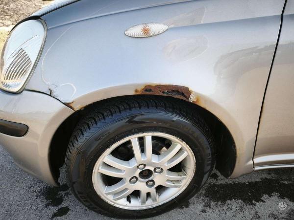 Серый Тойота Ярис 2004 в Каунас, объемом двигателя 1.40 л и пробегом 277 тыс. км за 550 €, фото 7 на AUTOMOTO.COM.LV
