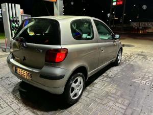 Pelēks Toyota Yaris 2004 Viļņa, ar dzinēja tilpumu 1.30 L un nobraukumu 230 tūkst. km par 999 €, foto 4 vietnē AUTOMOTO.COM.LV