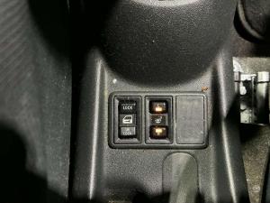 Pelēks Toyota Yaris 2004 Viļņa, ar dzinēja tilpumu 1.30 L un nobraukumu 230 tūkst. km par 999 €, foto 10 vietnē AUTOMOTO.COM.LV