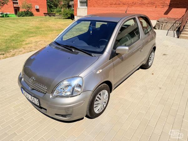 Pelēks Toyota Yaris 2004 Viļņa, ar dzinēja tilpumu 1.00 L un nobraukumu 118 tūkst. km par 2000 €, foto 2 vietnē AUTOMOTO.COM.LV