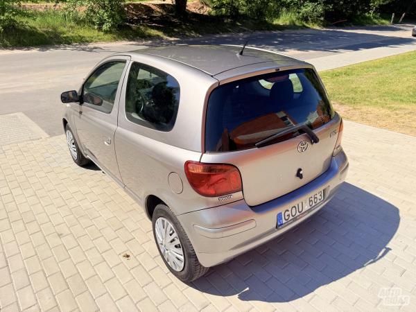 Pelēks Toyota Yaris 2004 Viļņa, ar dzinēja tilpumu 1.00 L un nobraukumu 118 tūkst. km par 2000 €, foto 4 vietnē AUTOMOTO.COM.LV