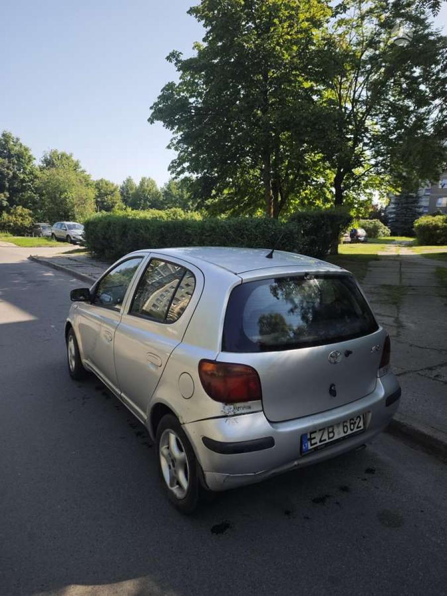 Pelēks Toyota Yaris 2004 Kauņa, ar dzinēja tilpumu 1.36 L un nobraukumu 258 tūkst. km par 700 €, foto 4 vietnē AUTOMOTO.COM.LV