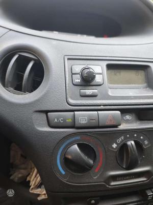 Pelēks Toyota Yaris 2004 Kauņa, ar dzinēja tilpumu 1.36 L un nobraukumu 258 tūkst. km par 700 €, foto 8 vietnē AUTOMOTO.COM.LV