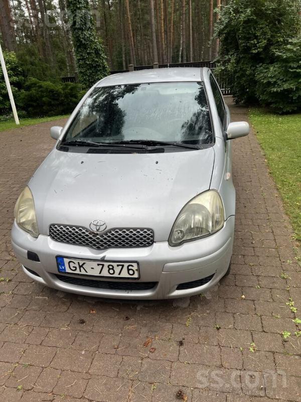 Grey Toyota Yaris 2004 in Riga, with an engine capacity of 1.40 L and mileage of 342 thousand km for 2500 €, photo 1 on AUTOMOTO.COM.LV