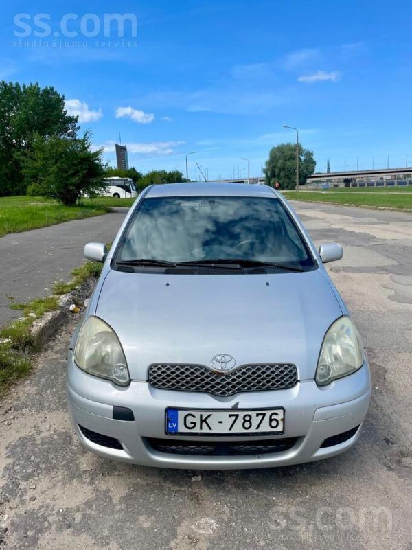 Grey Toyota Yaris 2004 in Riga, with an engine capacity of 1.40 L and mileage of 344 thousand km for 1050 €, photo 1 on AUTOMOTO.COM.LV