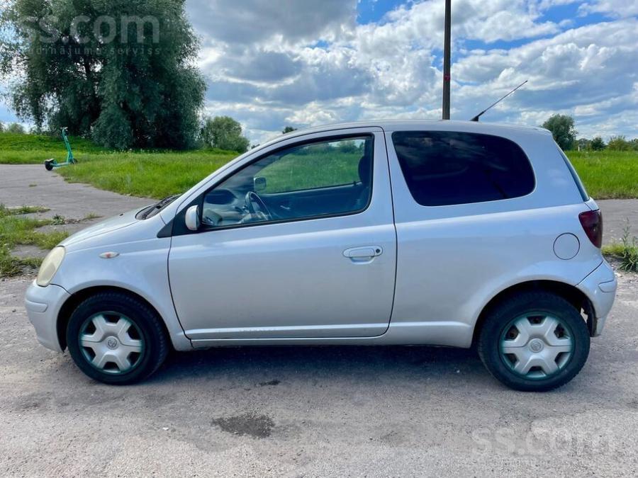 Grey Toyota Yaris 2004 in Riga, with an engine capacity of 1.40 L and mileage of 344 thousand km for 1050 €, photo 4 on AUTOMOTO.COM.LV