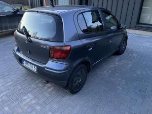 Pelēks Toyota Yaris 2004 Viļņa, ar dzinēja tilpumu 1.30 L un nobraukumu 254 tūkst. km par 1200 €, foto 3 vietnē AUTOMOTO.COM.LV
