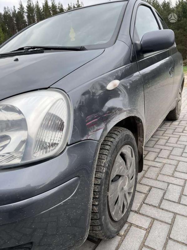 Pelēks Toyota Yaris 2004 Viļņa, ar dzinēja tilpumu 1.30 L un nobraukumu 254 tūkst. km par 1200 €, foto 6 vietnē AUTOMOTO.COM.LV