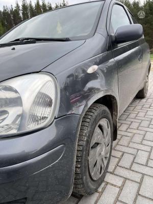 Pelēks Toyota Yaris 2004 Viļņa, ar dzinēja tilpumu 1.30 L un nobraukumu 254 tūkst. km par 1200 €, foto 6 vietnē AUTOMOTO.COM.LV