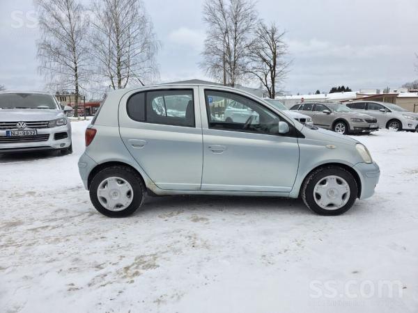 Pelēks Toyota Yaris 2004 Rēzekne, ar dzinēja tilpumu 1.00 L un nobraukumu 0 tūkst. km par 1550 €, foto 3 vietnē AUTOMOTO.COM.LV