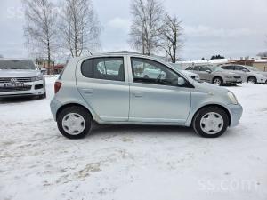 Pelēks Toyota Yaris 2004 Rēzekne, ar dzinēja tilpumu 1.00 L un nobraukumu 0 tūkst. km par 1550 €, foto 3 vietnē AUTOMOTO.COM.LV