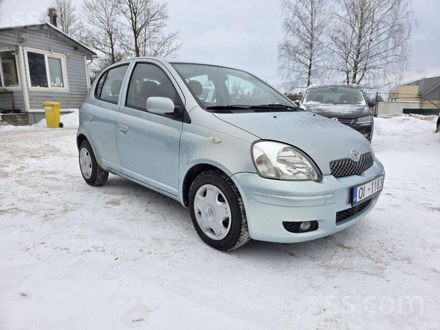 Pelēks Toyota Yaris 2004 Rēzekne, ar dzinēja tilpumu 1.00 L un nobraukumu 0 tūkst. km par 1550 €, foto 5 vietnē AUTOMOTO.COM.LV