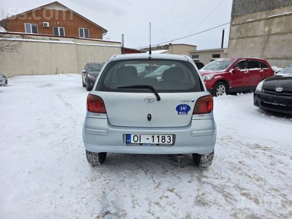 Pelēks Toyota Yaris 2004 Rēzekne, ar dzinēja tilpumu 1.00 L un nobraukumu 0 tūkst. km par 1550 €, foto 9 vietnē AUTOMOTO.COM.LV
