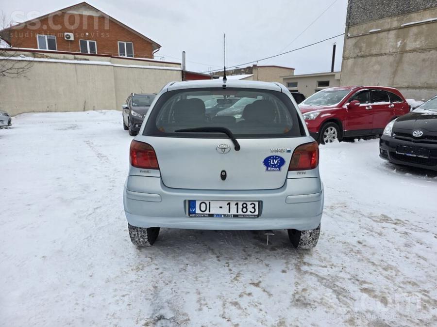 Pelēks Toyota Yaris 2004 Rēzekne, ar dzinēja tilpumu 1.00 L un nobraukumu 0 tūkst. km par 1550 €, foto 9 vietnē AUTOMOTO.COM.LV