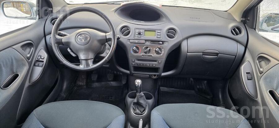 Pelēks Toyota Yaris 2004 Rēzekne, ar dzinēja tilpumu 1.00 L un nobraukumu 0 tūkst. km par 1550 €, foto 13 vietnē AUTOMOTO.COM.LV