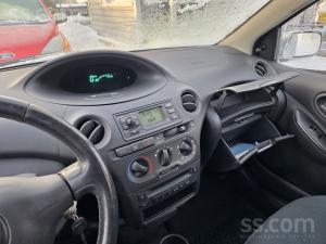 Pelēks Toyota Yaris 2004 Rēzekne, ar dzinēja tilpumu 1.00 L un nobraukumu 0 tūkst. km par 1550 €, foto 16 vietnē AUTOMOTO.COM.LV